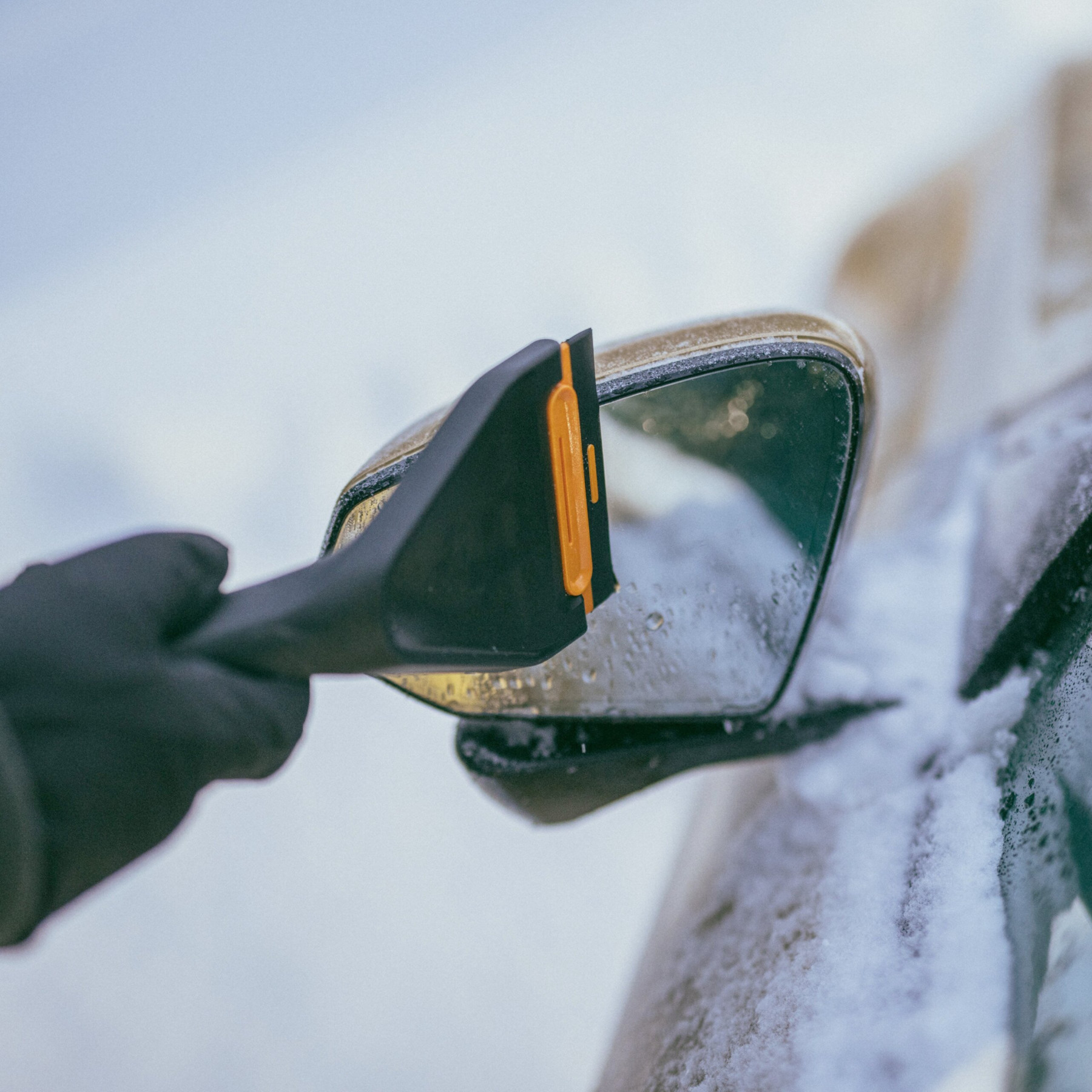 Grattoir à glace Fiskars Solid – Pare-brise et vitres voiture - Pour enlever le givre, la glace ...