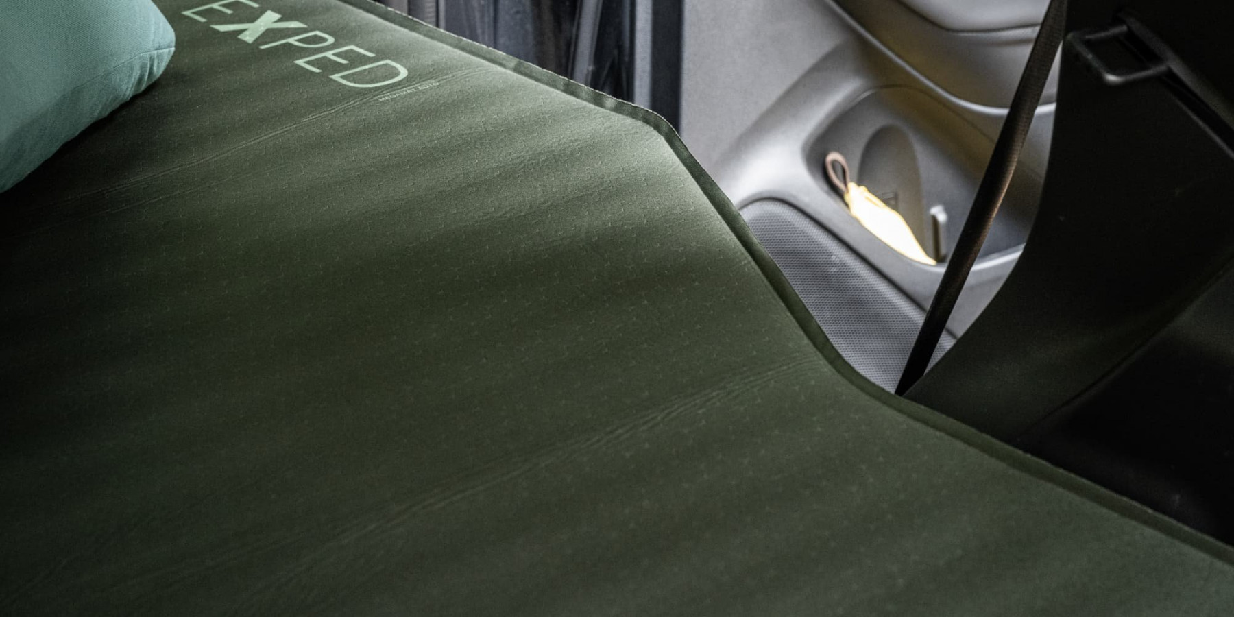 Exped Megamat Auto : matelas pour voiture, break et Van. Matelas de ...