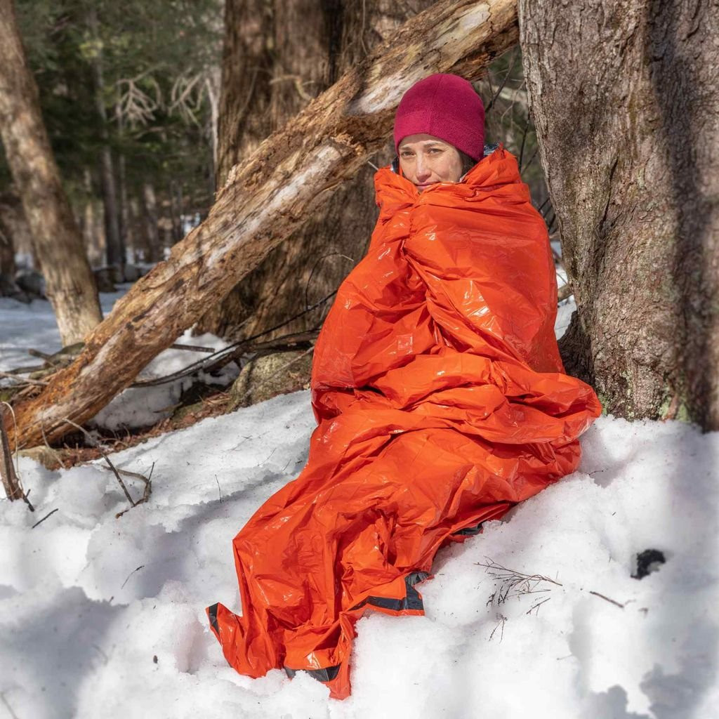 SOL Emergency Bivvy with Rescue Whistle - Sac de bivouac d’urgence ...
