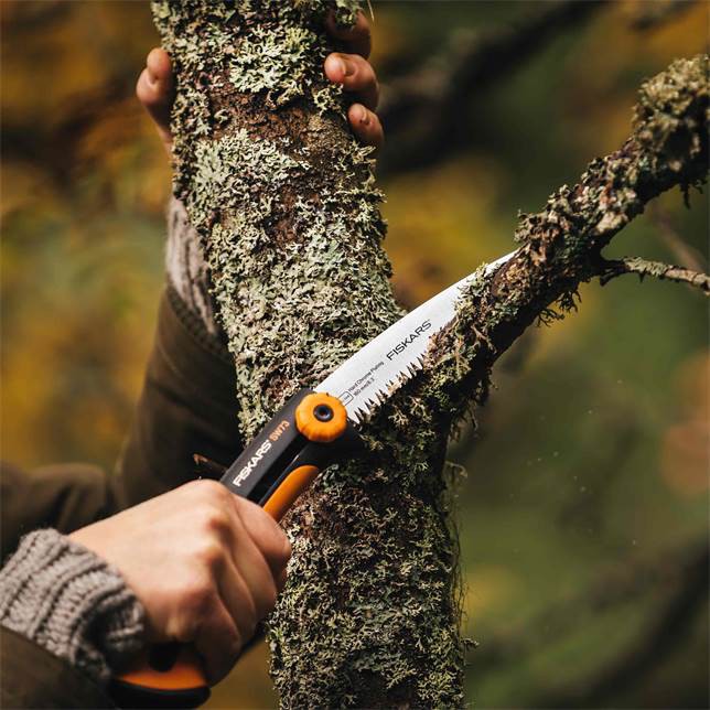 Scie Fiskars Xtract SW73 - Scie de jardin à lame rétractable 160mm ...